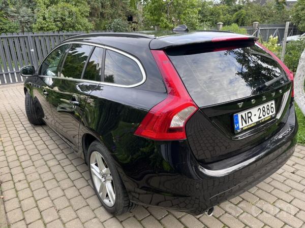 Черный Вольво B60 2017 в Рига, объемом двигателя 1.90 л и пробегом 130 тыс. км за 10900 €, фото 3 на AUTOMOTO.COM.LV