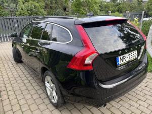 Black Volvo V60 2017 in Riga, with an engine capacity of 1.90 L and mileage of 130 thousand km for 10900 €, photo 4 on AUTOMOTO.COM.LV