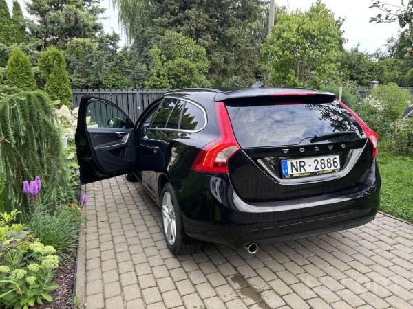 Черный Вольво B60 2017 в Рига, объемом двигателя 1.90 л и пробегом 130 тыс. км за 10900 €, фото 10 на AUTOMOTO.COM.LV