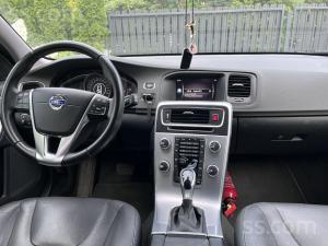 Black Volvo V60 2017 in Riga, with an engine capacity of 1.90 L and mileage of 130 thousand km for 10900 €, photo 15 on AUTOMOTO.COM.LV