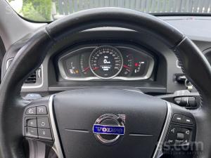 Black Volvo V60 2017 in Riga, with an engine capacity of 1.90 L and mileage of 130 thousand km for 10900 €, photo 16 on AUTOMOTO.COM.LV