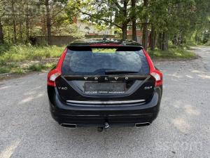 Black Volvo V60 2017 in Ogre, with an engine capacity of 2.40 L and mileage of 255 thousand km for 9199 €, photo 6 on AUTOMOTO.COM.LV