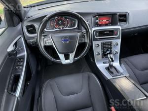 Black Volvo V60 2017 in Ogre, with an engine capacity of 2.40 L and mileage of 255 thousand km for 9199 €, photo 15 on AUTOMOTO.COM.LV