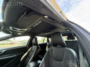 Black Volvo V60 2017 in Ogre, with an engine capacity of 2.40 L and mileage of 255 thousand km for 9199 €, photo 17 on AUTOMOTO.COM.LV