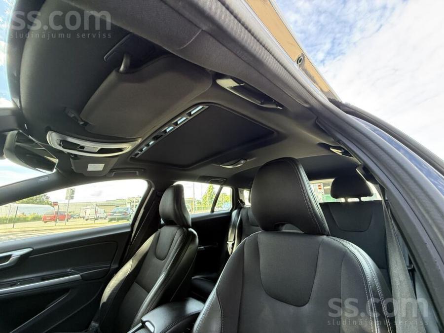 Black Volvo V60 2017 in Ogre, with an engine capacity of 2.40 L and mileage of 255 thousand km for 9199 €, photo 17 on AUTOMOTO.COM.LV