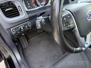 Black Volvo V60 2017 in Ogre, with an engine capacity of 2.40 L and mileage of 255 thousand km for 9199 €, photo 18 on AUTOMOTO.COM.LV