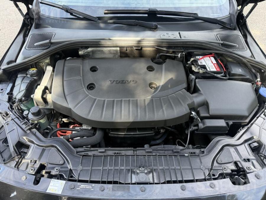 Black Volvo V60 2017 in Ogre, with an engine capacity of 2.40 L and mileage of 255 thousand km for 9199 €, photo 22 on AUTOMOTO.COM.LV