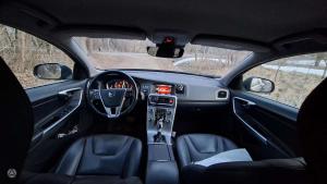 Black Volvo V60 2017 in Vievis, with an engine capacity of 1.97 L and mileage of 302 thousand km for 6500 €, photo 9 on AUTOMOTO.COM.LV