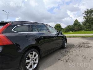 Melns Volvo V60 2017 Rīga, ar dzinēja tilpumu 2.00 L un nobraukumu 266 tūkst. km par 8500 €, foto 5 vietnē AUTOMOTO.COM.LV