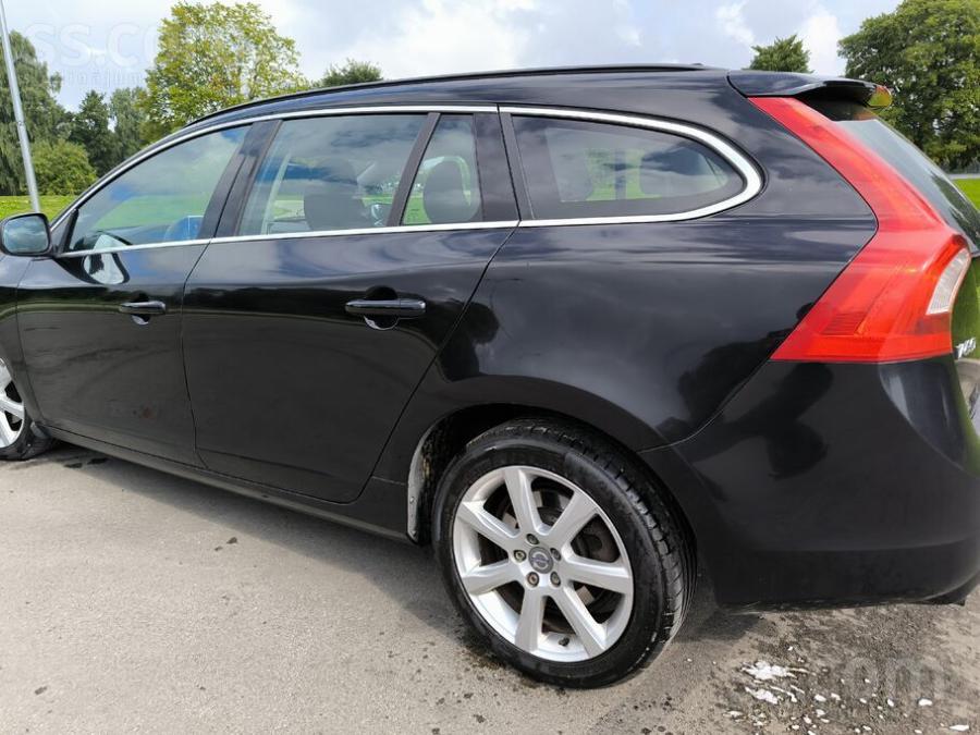 Melns Volvo V60 2017 Rīga, ar dzinēja tilpumu 2.00 L un nobraukumu 266 tūkst. km par 8500 €, foto 6 vietnē AUTOMOTO.COM.LV