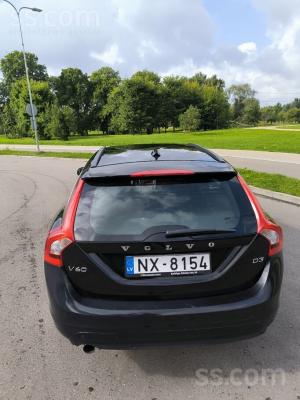 Melns Volvo V60 2017 Rīga, ar dzinēja tilpumu 2.00 L un nobraukumu 266 tūkst. km par 8500 €, foto 7 vietnē AUTOMOTO.COM.LV
