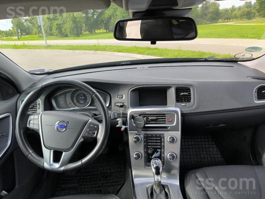 Melns Volvo V60 2017 Rīga, ar dzinēja tilpumu 2.00 L un nobraukumu 266 tūkst. km par 8500 €, foto 8 vietnē AUTOMOTO.COM.LV