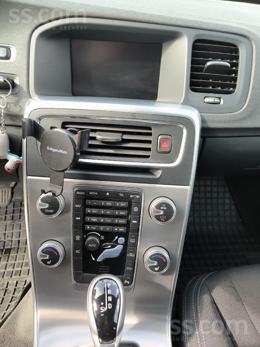 Melns Volvo V60 2017 Rīga, ar dzinēja tilpumu 2.00 L un nobraukumu 266 tūkst. km par 8500 €, foto 9 vietnē AUTOMOTO.COM.LV