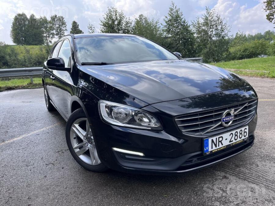 Black Volvo V60 2017 in Riga, with an engine capacity of 2.00 L and mileage of 130 thousand km for 9990 €, photo 1 on AUTOMOTO.COM.LV