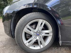 Black Volvo V60 2017 in Riga, with an engine capacity of 2.00 L and mileage of 130 thousand km for 9990 €, photo 8 on AUTOMOTO.COM.LV