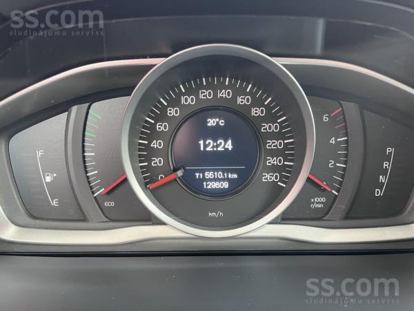 Black Volvo V60 2017 in Riga, with an engine capacity of 2.00 L and mileage of 130 thousand km for 9990 €, photo 9 on AUTOMOTO.COM.LV