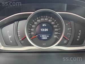 Black Volvo V60 2017 in Riga, with an engine capacity of 2.00 L and mileage of 130 thousand km for 9990 €, photo 10 on AUTOMOTO.COM.LV