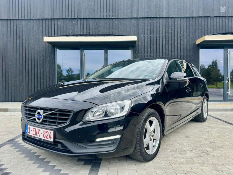 Melns Volvo V60 2017 Šauļi, ar dzinēja tilpumu 1.97 L un nobraukumu 215 tūkst. km par 6750 €, foto 3 vietnē AUTOMOTO.COM.LV