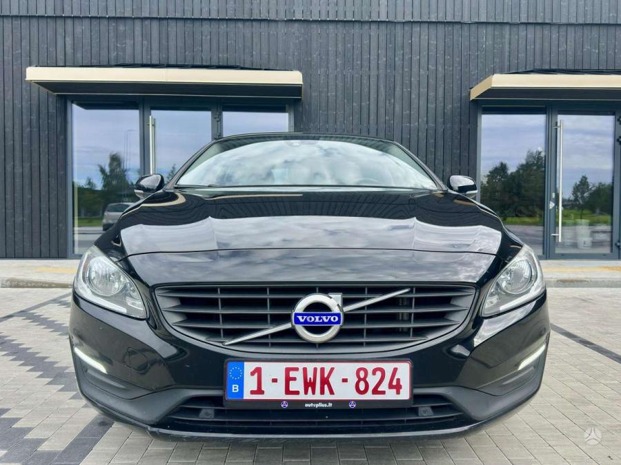 Melns Volvo V60 2017 Šauļi, ar dzinēja tilpumu 1.97 L un nobraukumu 215 tūkst. km par 6750 €, foto 4 vietnē AUTOMOTO.COM.LV