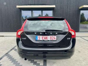 Melns Volvo V60 2017 Šauļi, ar dzinēja tilpumu 1.97 L un nobraukumu 215 tūkst. km par 6750 €, foto 9 vietnē AUTOMOTO.COM.LV