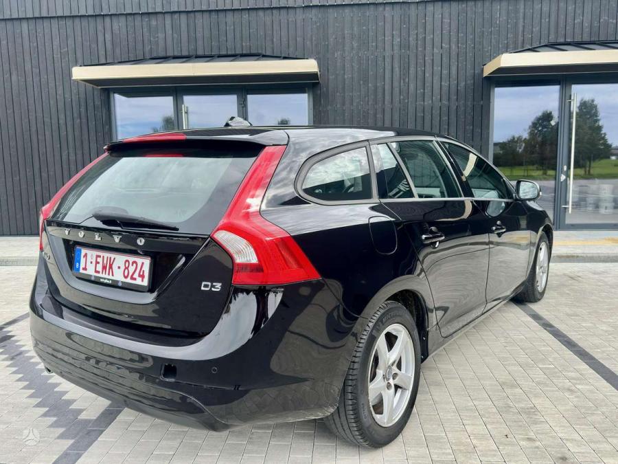 Melns Volvo V60 2017 Šauļi, ar dzinēja tilpumu 1.97 L un nobraukumu 215 tūkst. km par 6750 €, foto 10 vietnē AUTOMOTO.COM.LV