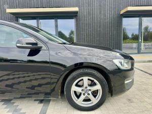 Melns Volvo V60 2017 Šauļi, ar dzinēja tilpumu 1.97 L un nobraukumu 215 tūkst. km par 6750 €, foto 13 vietnē AUTOMOTO.COM.LV