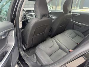 Melns Volvo V60 2017 Šauļi, ar dzinēja tilpumu 1.97 L un nobraukumu 215 tūkst. km par 6750 €, foto 16 vietnē AUTOMOTO.COM.LV