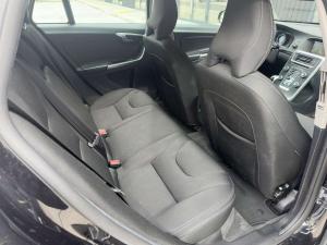 Melns Volvo V60 2017 Šauļi, ar dzinēja tilpumu 1.97 L un nobraukumu 215 tūkst. km par 6750 €, foto 23 vietnē AUTOMOTO.COM.LV
