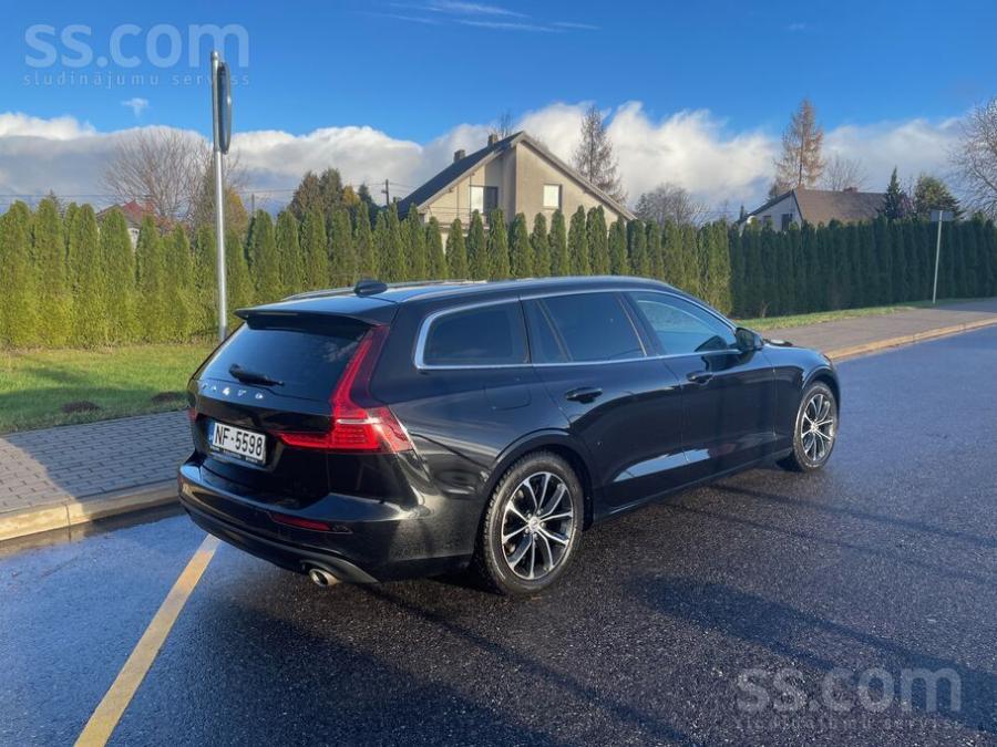 Melns Volvo V60 2018 Rīga, ar dzinēja tilpumu 2.00 L un nobraukumu 245 tūkst. km par 12500 €, foto 4 vietnē AUTOMOTO.COM.LV