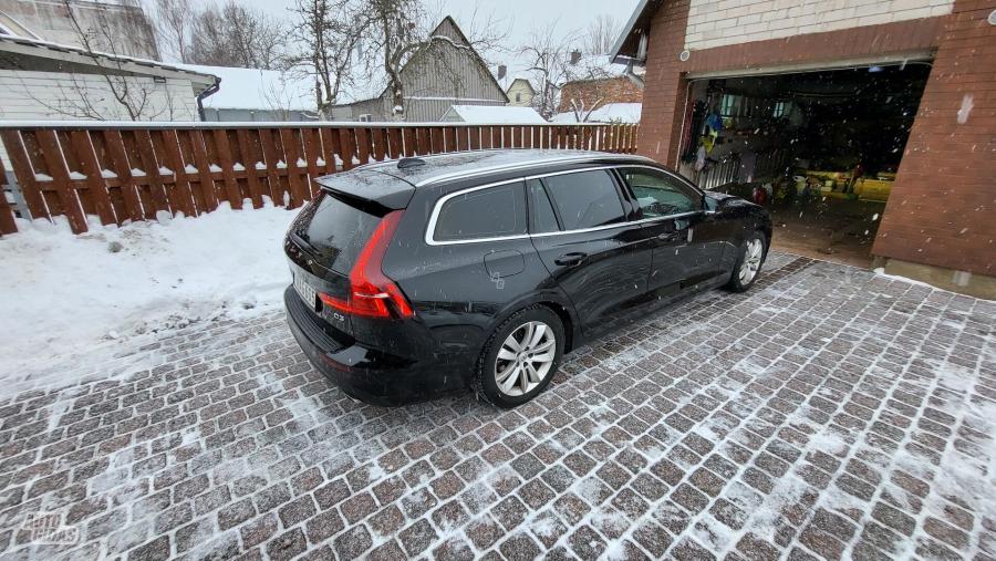 Black Volvo V60 2018 in Panevezys, with an engine capacity of 2.00 L and mileage of 300 thousand km for 12500 €, photo 3 on AUTOMOTO.COM.LV