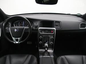 Melns Volvo V60 2018 Viļņa, ar dzinēja tilpumu 2.00 L un nobraukumu 200 tūkst. km par 13799 €, foto 2 vietnē AUTOMOTO.COM.LV