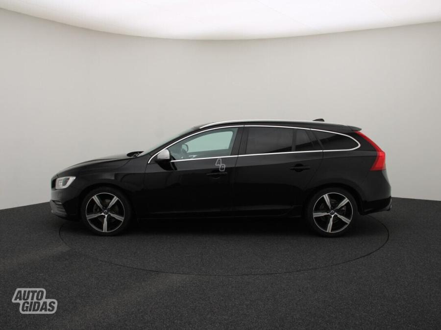 Melns Volvo V60 2018 Viļņa, ar dzinēja tilpumu 2.00 L un nobraukumu 200 tūkst. km par 13799 €, foto 6 vietnē AUTOMOTO.COM.LV