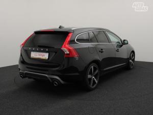 Melns Volvo V60 2018 Viļņa, ar dzinēja tilpumu 2.00 L un nobraukumu 200 tūkst. km par 13799 €, foto 8 vietnē AUTOMOTO.COM.LV