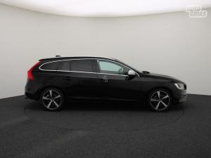 Melns Volvo V60 2018 Viļņa, ar dzinēja tilpumu 2.00 L un nobraukumu 200 tūkst. km par 13799 €, foto 9 vietnē AUTOMOTO.COM.LV