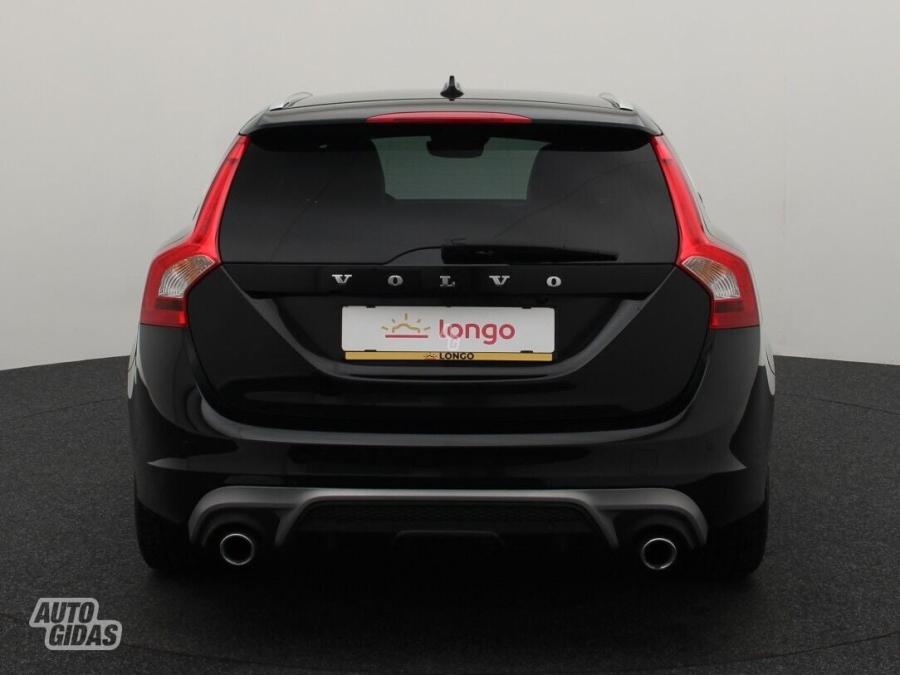 Black Volvo V60 2018 in Vilnius, with an engine capacity of 2.00 L and mileage of 200 thousand km for 13799 €, photo 5 on AUTOMOTO.COM.LV