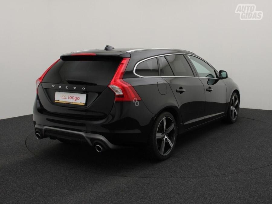 Black Volvo V60 2018 in Vilnius, with an engine capacity of 2.00 L and mileage of 200 thousand km for 13799 €, photo 8 on AUTOMOTO.COM.LV