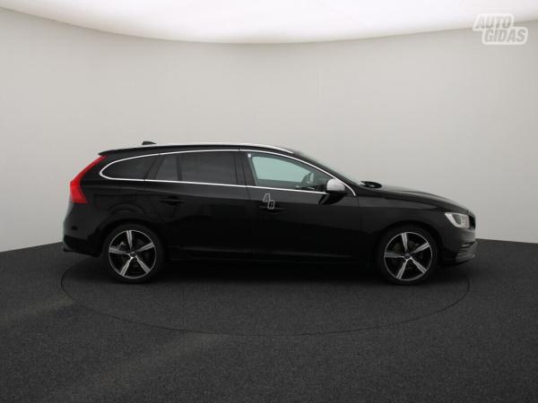 Black Volvo V60 2018 in Vilnius, with an engine capacity of 2.00 L and mileage of 200 thousand km for 13799 €, photo 9 on AUTOMOTO.COM.LV