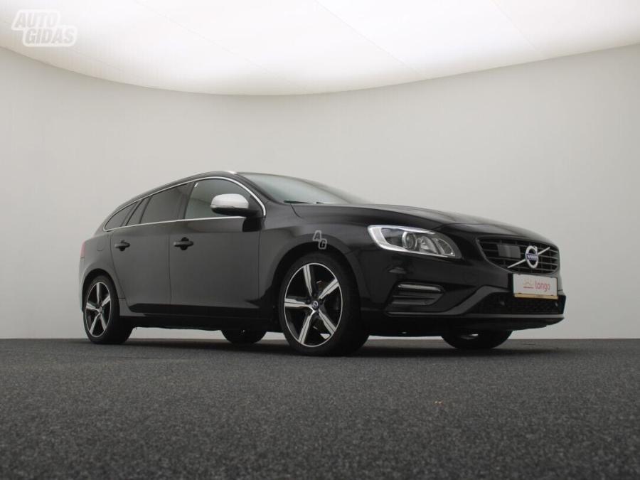 Black Volvo V60 2018 in Vilnius, with an engine capacity of 2.00 L and mileage of 200 thousand km for 13799 €, photo 11 on AUTOMOTO.COM.LV