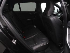 Black Volvo V60 2018 in Vilnius, with an engine capacity of 2.00 L and mileage of 200 thousand km for 13799 €, photo 15 on AUTOMOTO.COM.LV