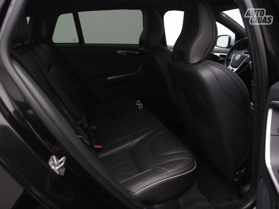 Black Volvo V60 2018 in Vilnius, with an engine capacity of 2.00 L and mileage of 200 thousand km for 13799 €, photo 15 on AUTOMOTO.COM.LV