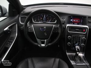 Black Volvo V60 2018 in Vilnius, with an engine capacity of 2.00 L and mileage of 200 thousand km for 13799 €, photo 17 on AUTOMOTO.COM.LV