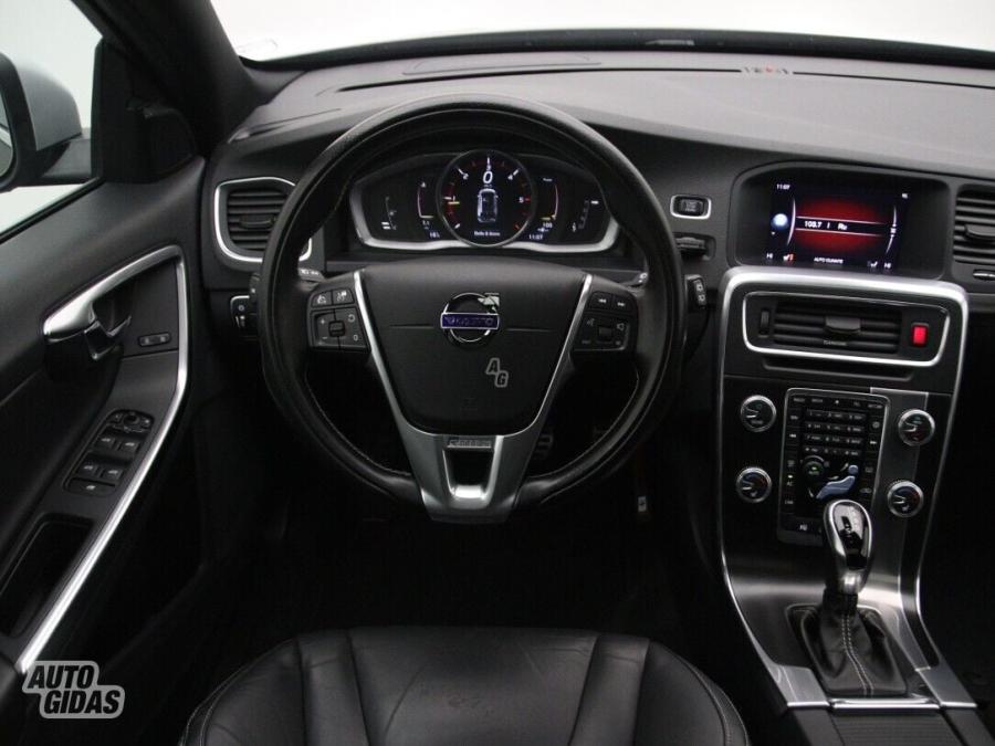 Black Volvo V60 2018 in Vilnius, with an engine capacity of 2.00 L and mileage of 200 thousand km for 13799 €, photo 17 on AUTOMOTO.COM.LV