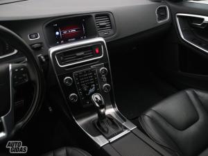 Black Volvo V60 2018 in Vilnius, with an engine capacity of 2.00 L and mileage of 200 thousand km for 13799 €, photo 21 on AUTOMOTO.COM.LV
