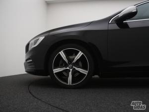 Black Volvo V60 2018 in Vilnius, with an engine capacity of 2.00 L and mileage of 200 thousand km for 13799 €, photo 28 on AUTOMOTO.COM.LV