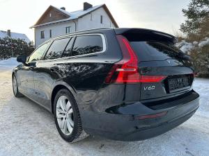 Black Volvo V60 2018 in Vilnius, with an engine capacity of 1.97 L and mileage of 315 thousand km for 12900 €, photo 6 on AUTOMOTO.COM.LV
