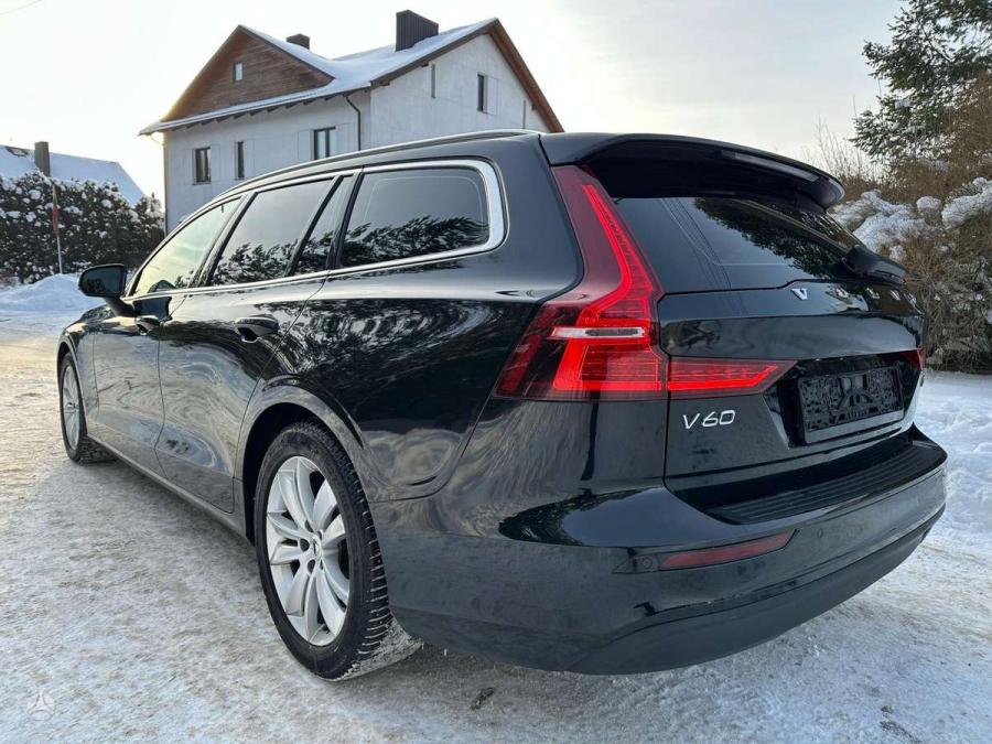 Black Volvo V60 2018 in Vilnius, with an engine capacity of 1.97 L and mileage of 315 thousand km for 12900 €, photo 6 on AUTOMOTO.COM.LV