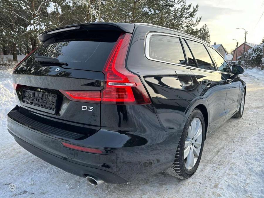 Black Volvo V60 2018 in Vilnius, with an engine capacity of 1.97 L and mileage of 315 thousand km for 12900 €, photo 12 on AUTOMOTO.COM.LV