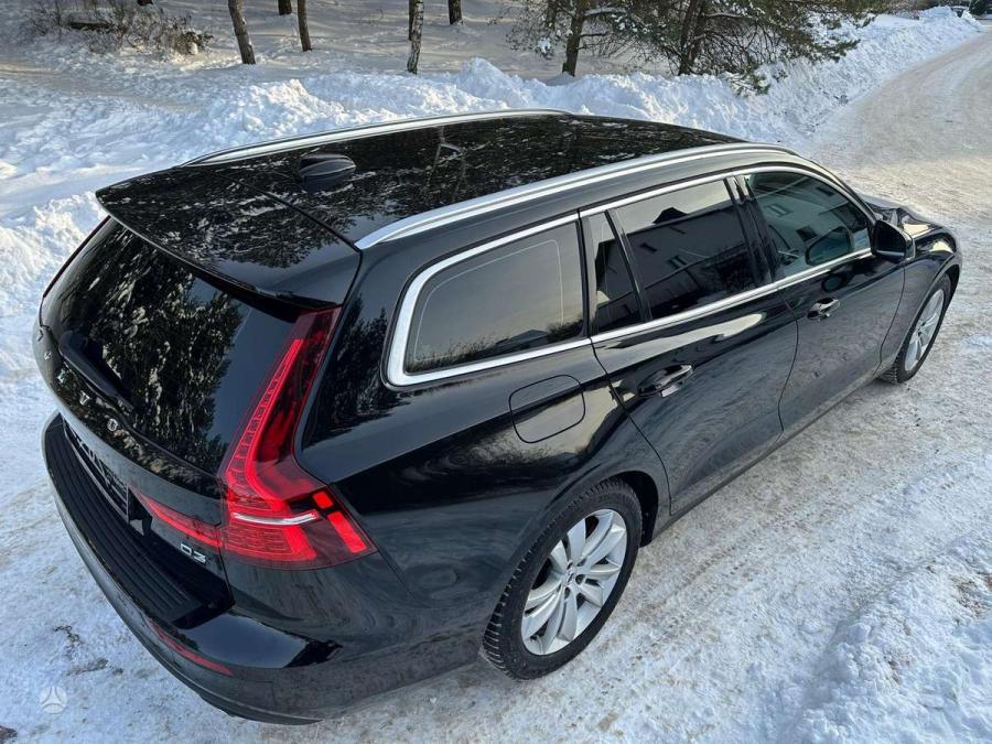 Black Volvo V60 2018 in Vilnius, with an engine capacity of 1.97 L and mileage of 315 thousand km for 12900 €, photo 14 on AUTOMOTO.COM.LV