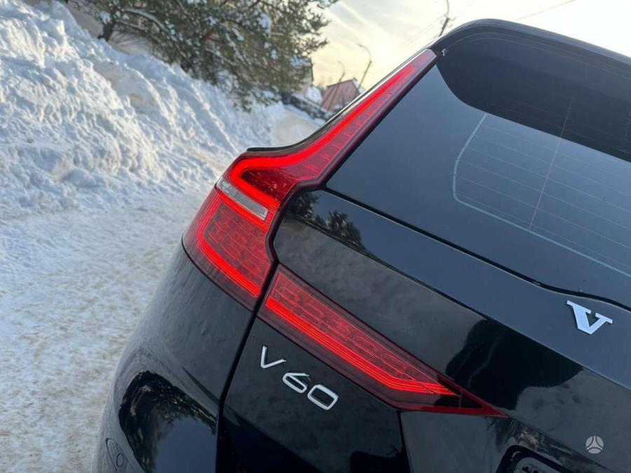 Black Volvo V60 2018 in Vilnius, with an engine capacity of 1.97 L and mileage of 315 thousand km for 12900 €, photo 19 on AUTOMOTO.COM.LV