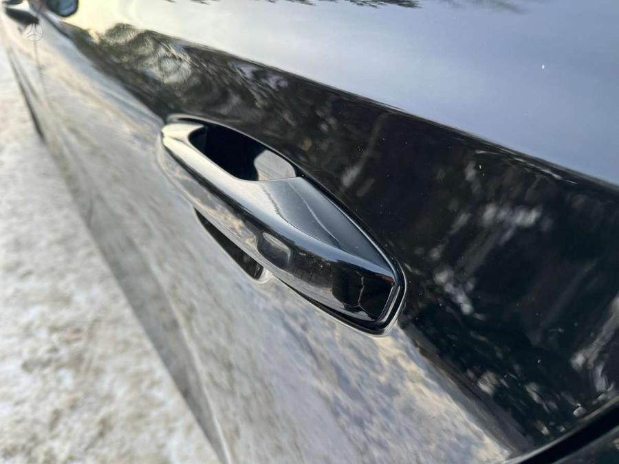 Black Volvo V60 2018 in Vilnius, with an engine capacity of 1.97 L and mileage of 315 thousand km for 12900 €, photo 22 on AUTOMOTO.COM.LV